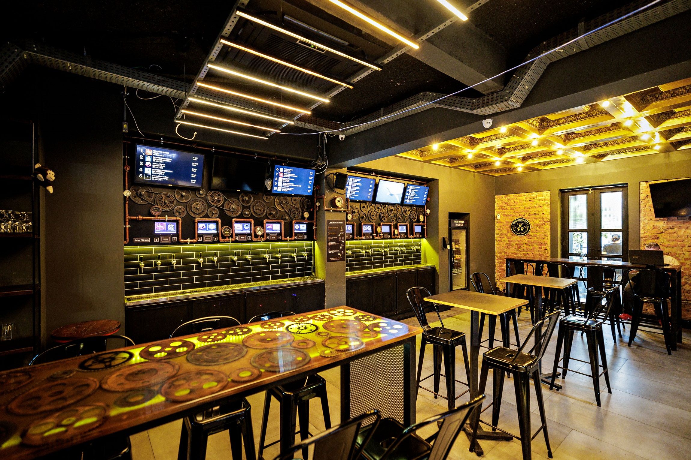 Prestigiada cervejaria carioca Three Monkeys ganha seu primeiro bar ...