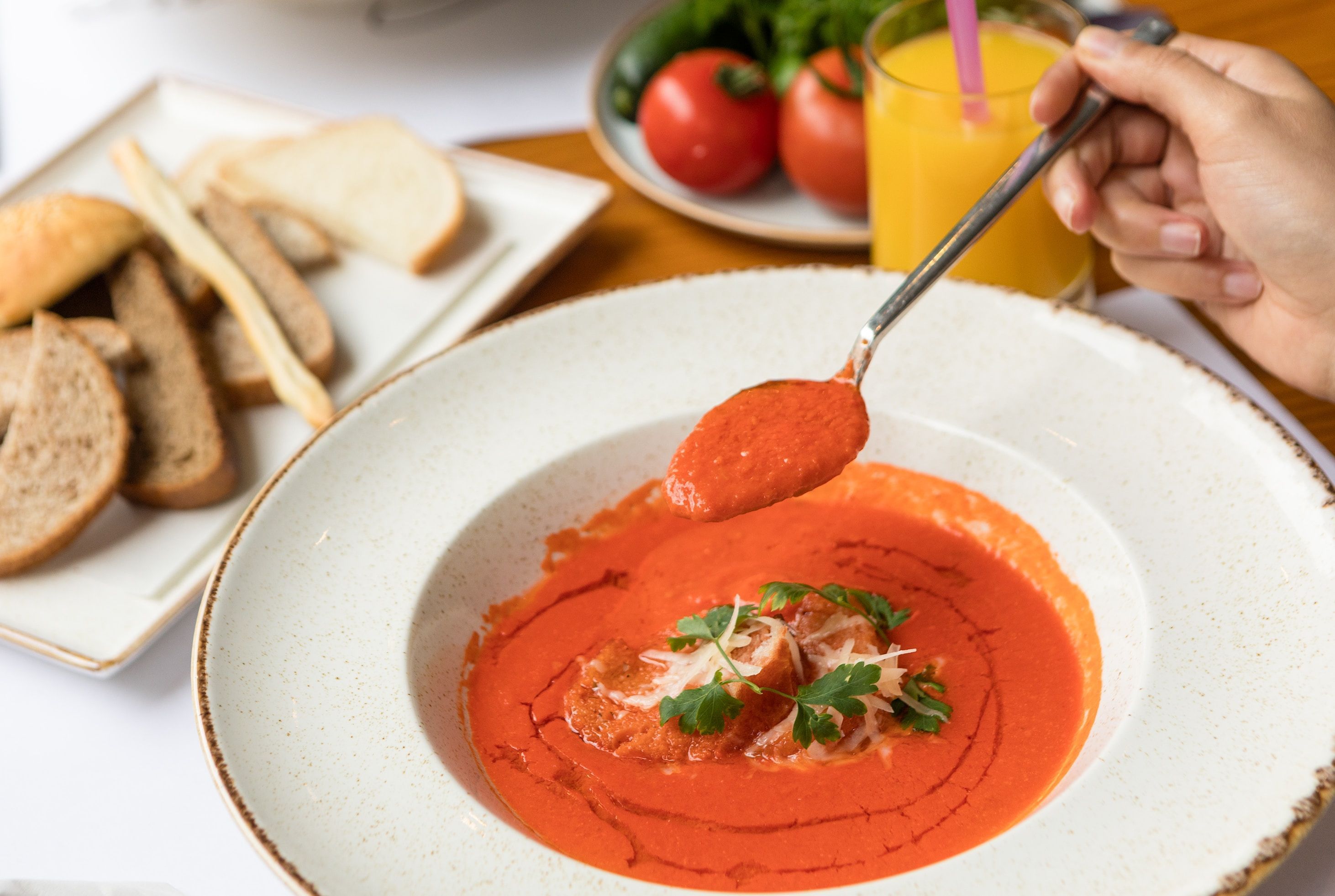 Caldo verde, Gazpacho e Borscht: confira as 20 melhores sopas do mundo ...