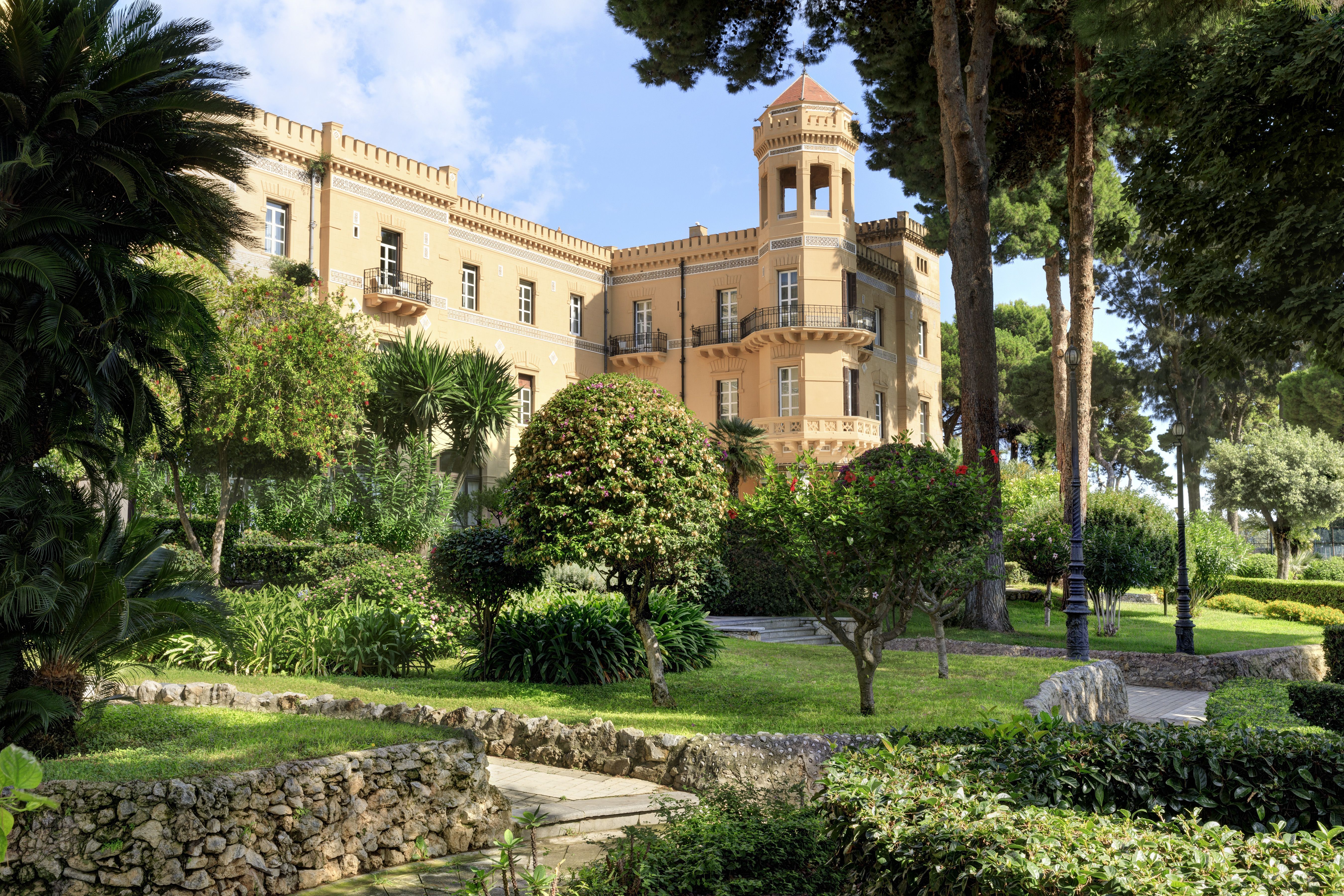 Palácio italiano do século 19 é hoje um dos melhores hotéis da Sicília ...